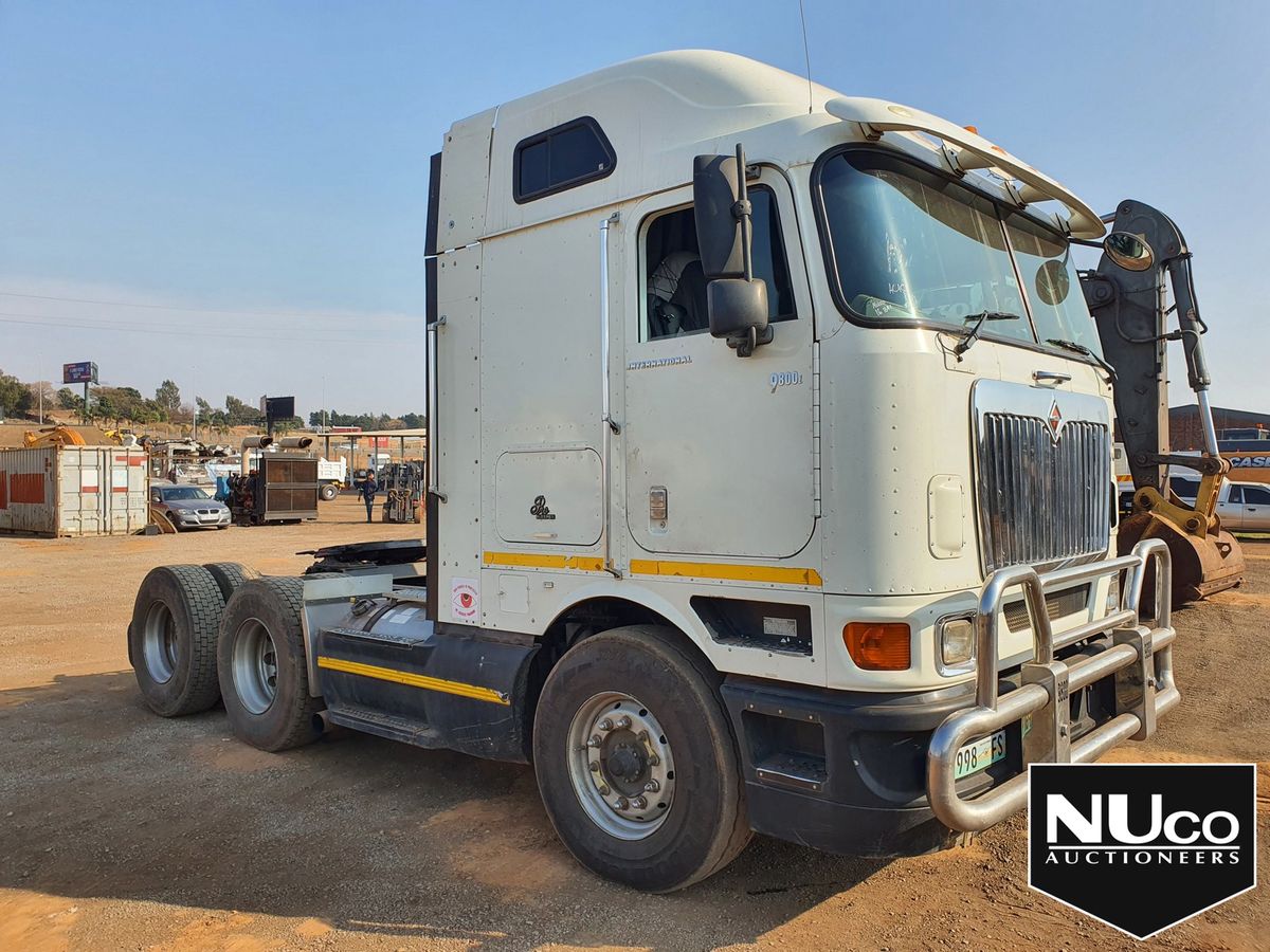 2013 INTERNATIONAL EAGLE 9800I PRO SLEEPER 6X4 HORSE | NUco Auctioneers