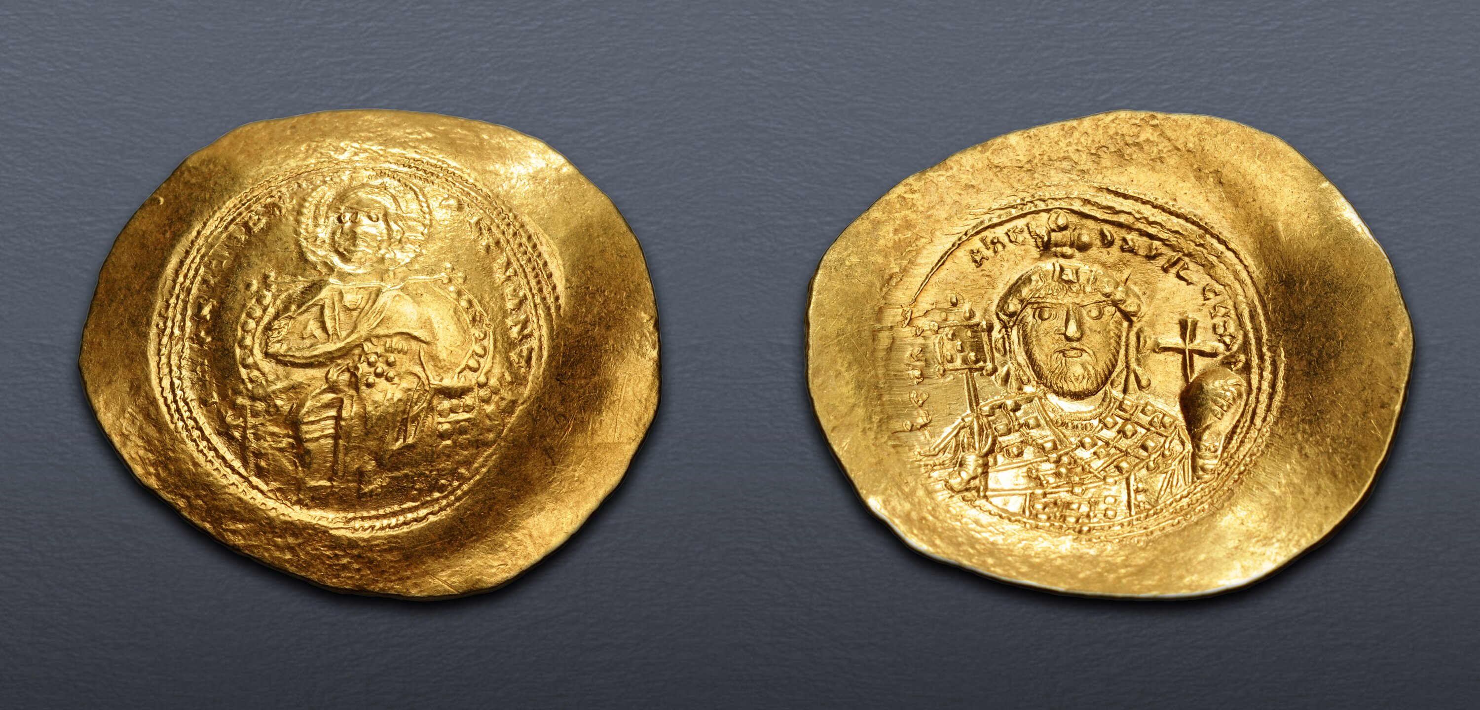 Constantine IX Monomachus. 1042-1055. AV Histamenon Nomisma (30.5mm, 4. ...