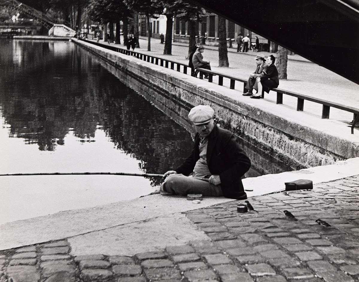 ROBERT DOISNEAU (1912-1994) Paris Bridge Fishing Bird Eating Bait ...