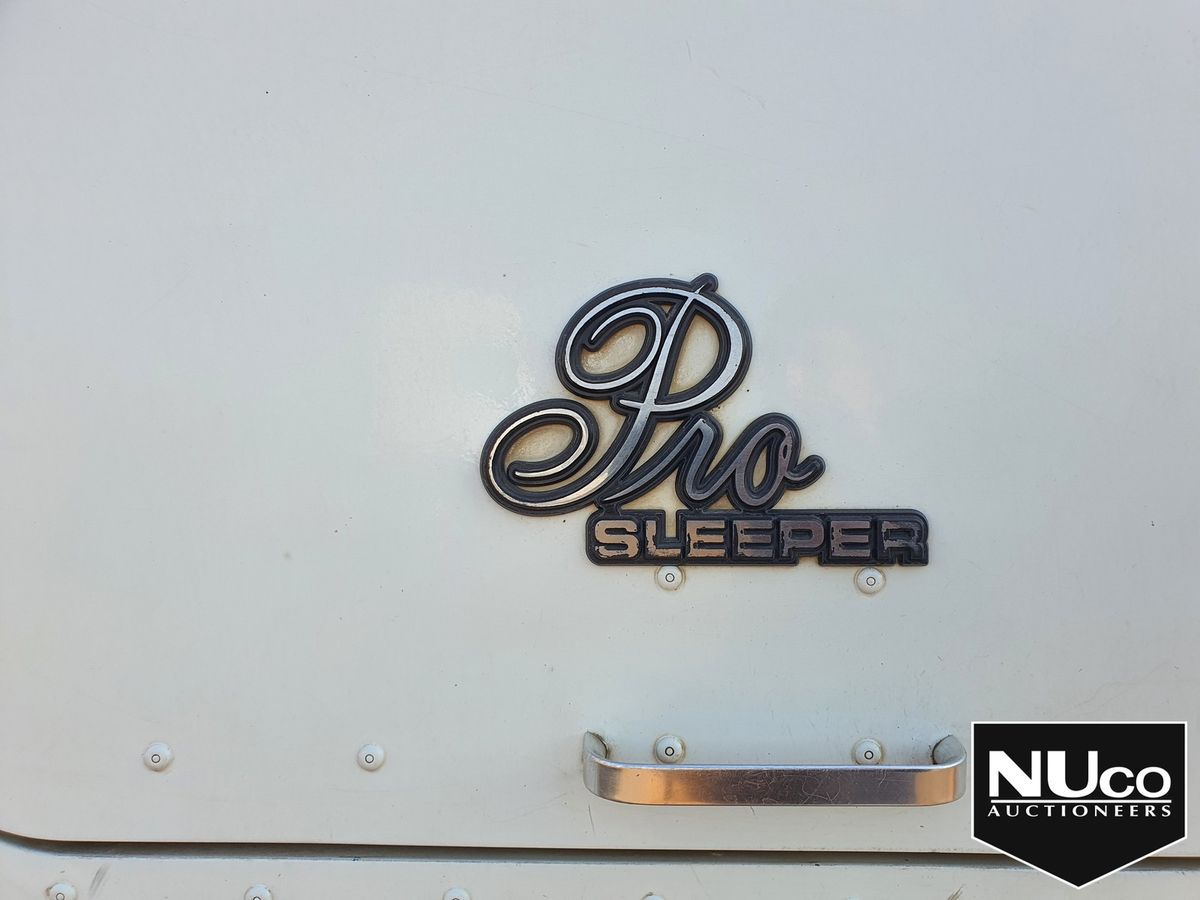 2013 INTERNATIONAL EAGLE 9800I PRO SLEEPER 6X4 HORSE | NUco Auctioneers