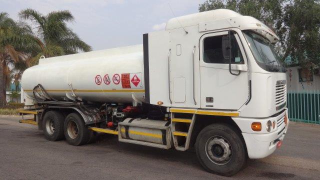 2004 Freightliner Argosy Cummins 6X4 15000L Fuel Tanker | Aucor