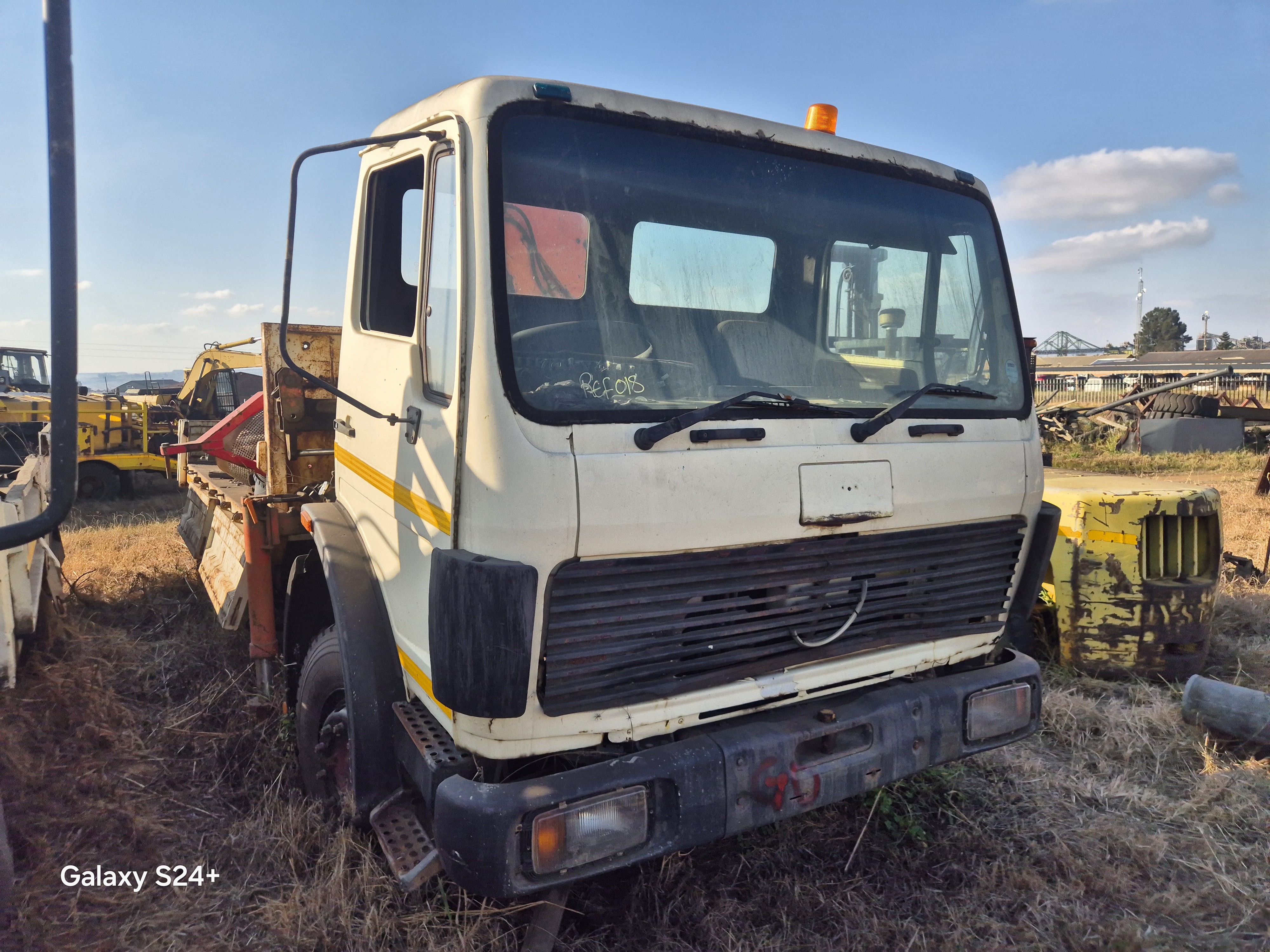 MERCEDES BENZ ECONOLINER 1417 DROPSIDE TRUCK WITH HI AB CRANE | Aucor