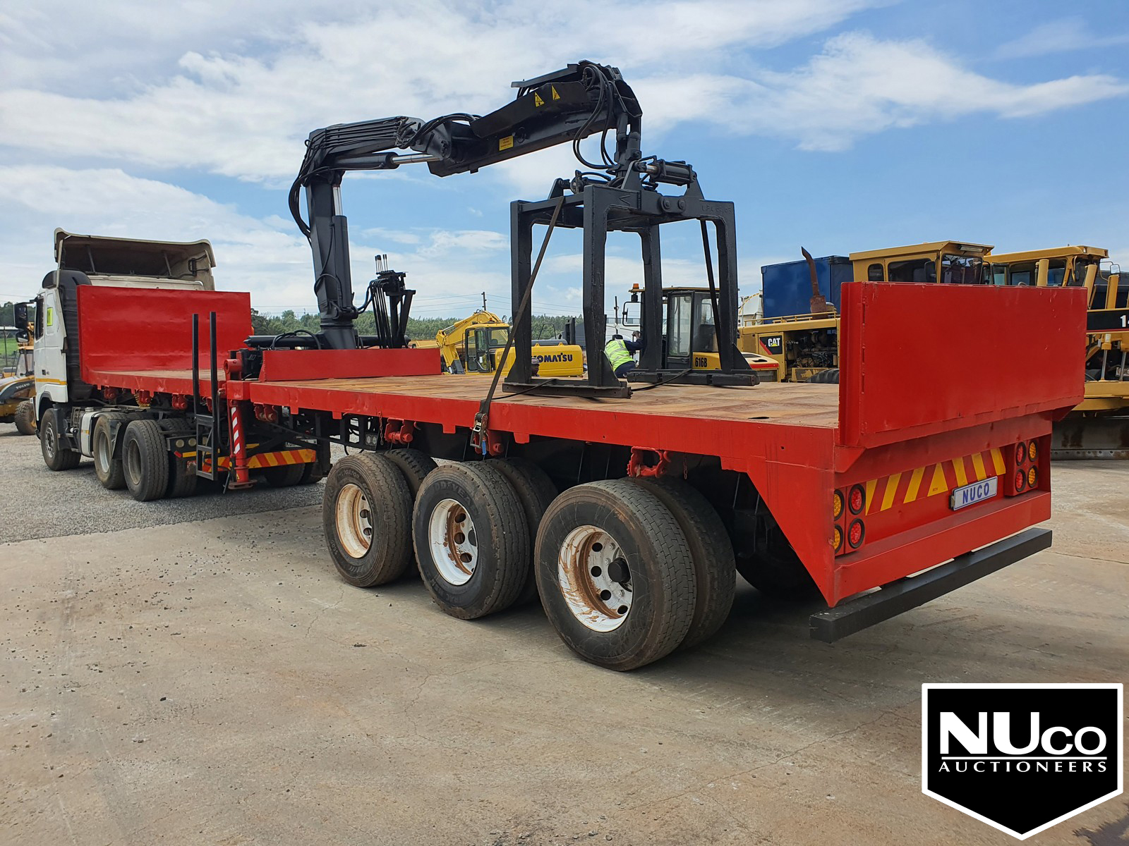 TRI AXLE FLATDECK TRAILER WITH BRICK GRAB CRANE - BUILT UP | NUco ...