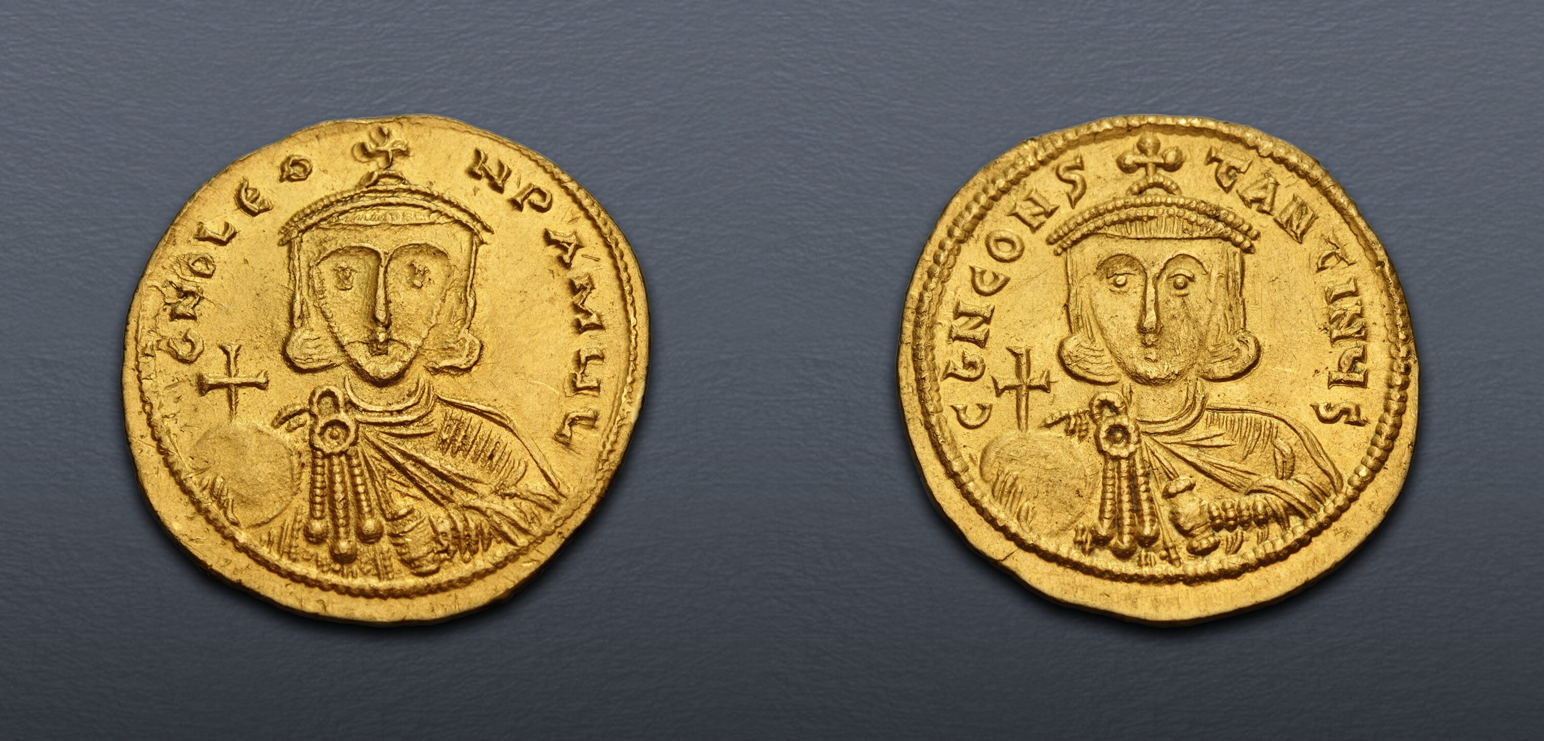 Leo III the "Isaurian", with Constantine V. 717-741. AV Solidus (21mm ...