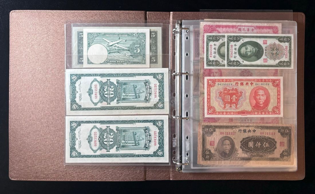 World Banknotes, an album of 80+, includes Canada, China, Russia, USA ...