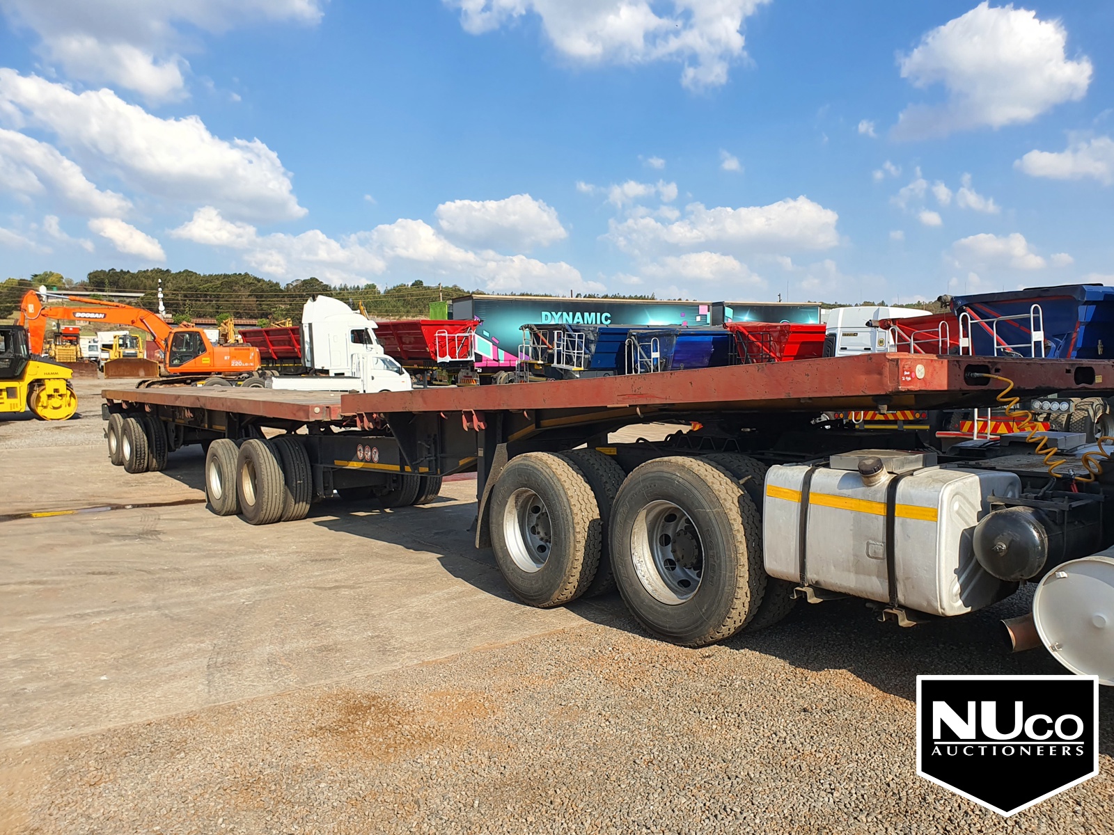 HENRED FRUEHAUF DOUBLE AXLE FLATDECK LINK TRAILER WITH CONTAINER LOCKS ...