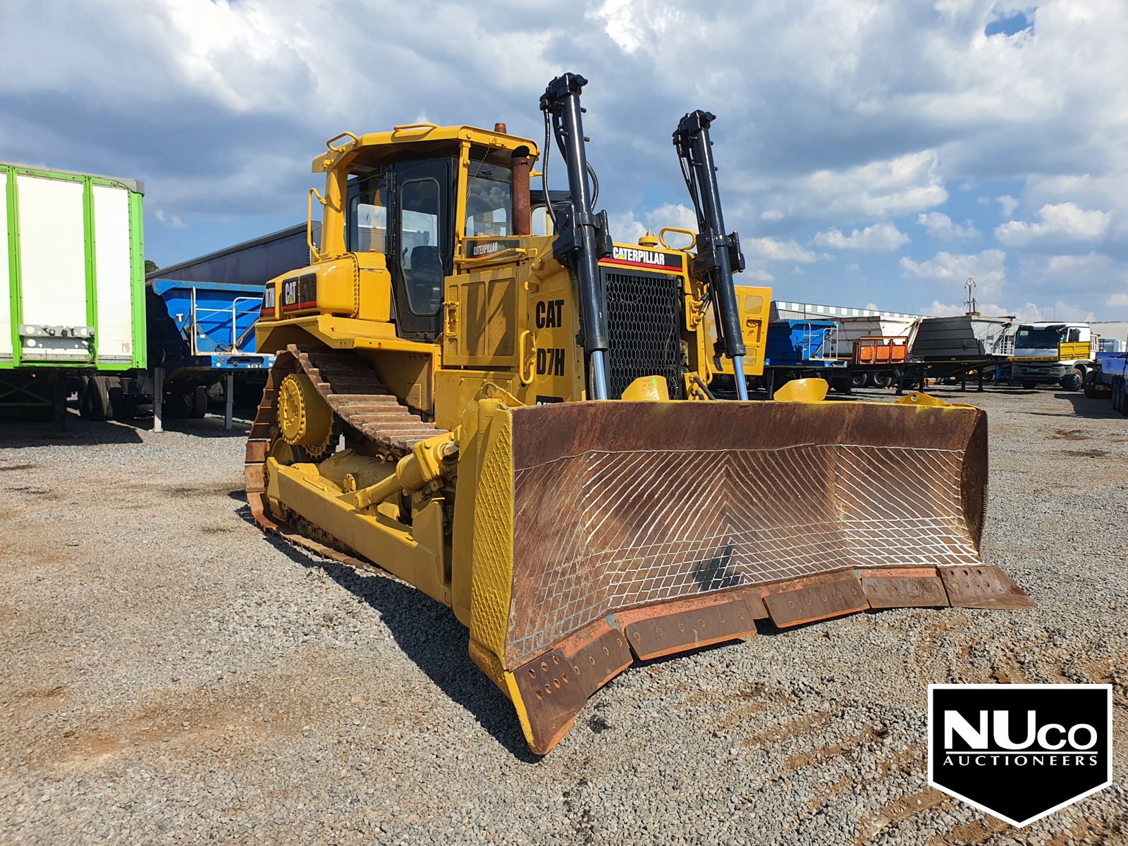 CAT D7H DOZER | NUco Auctioneers