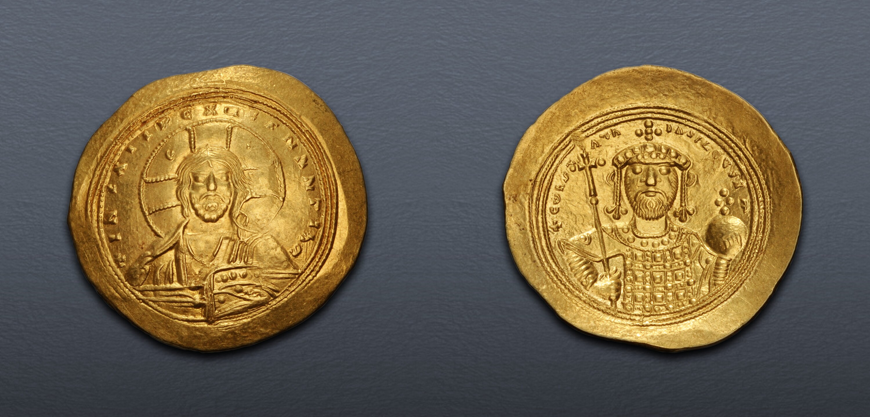 Constantine IX Monomachus. 1042-1055. AV Histamenon Nomisma (26.5mm, 4. ...