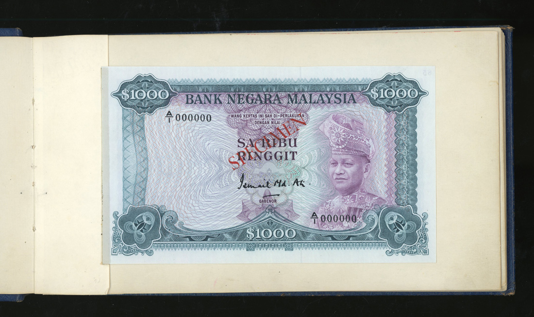 World, an album of 32 countries' colour trial specimen banknotes ...