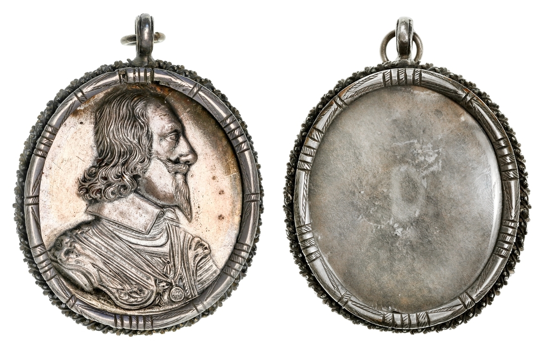 LARGE SILVER NECK BADGE FROM THE REIGN OF CHARLES I | Spink