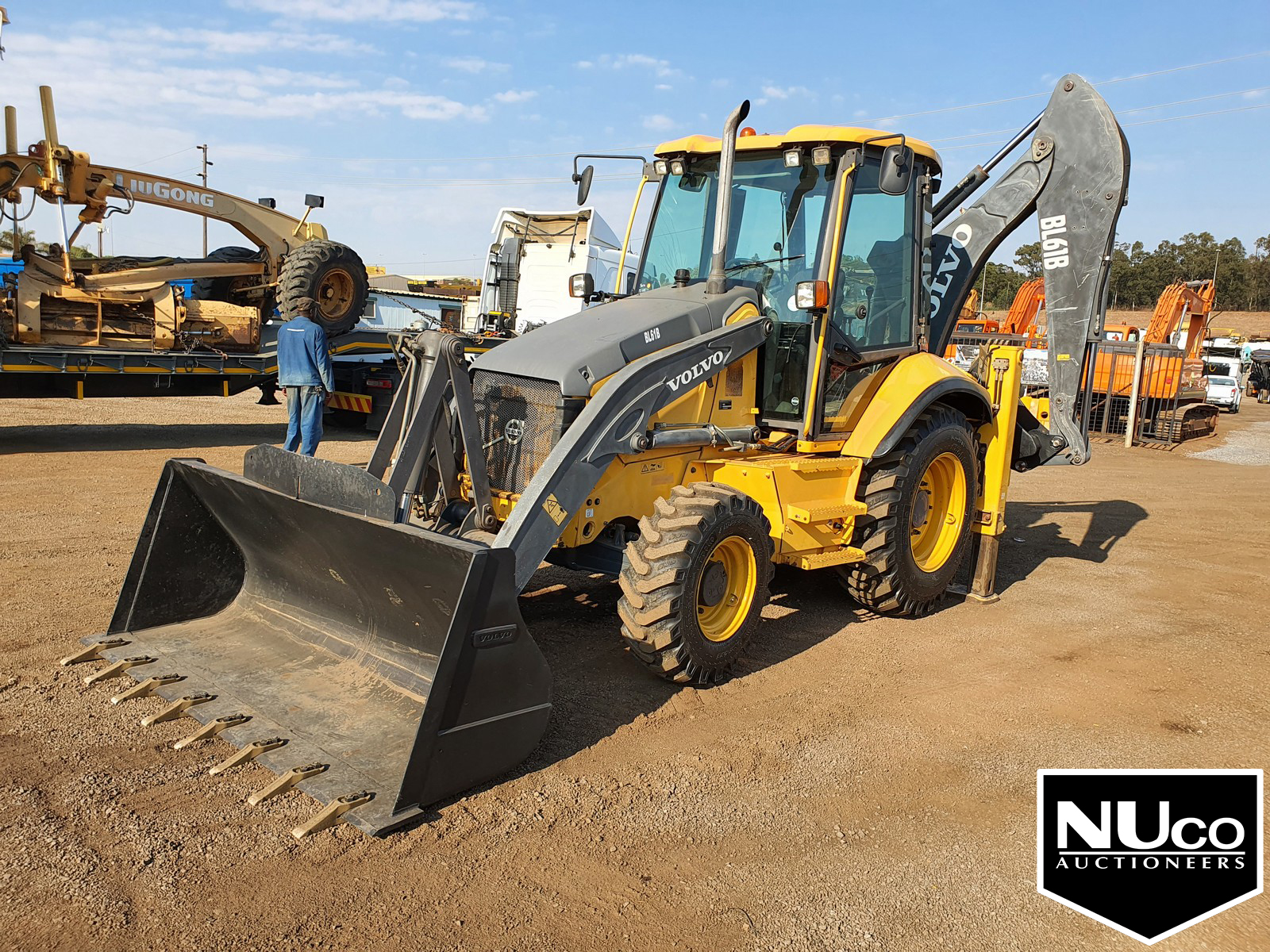 2014 VOLVO BL61B TLB | NUco Auctioneers