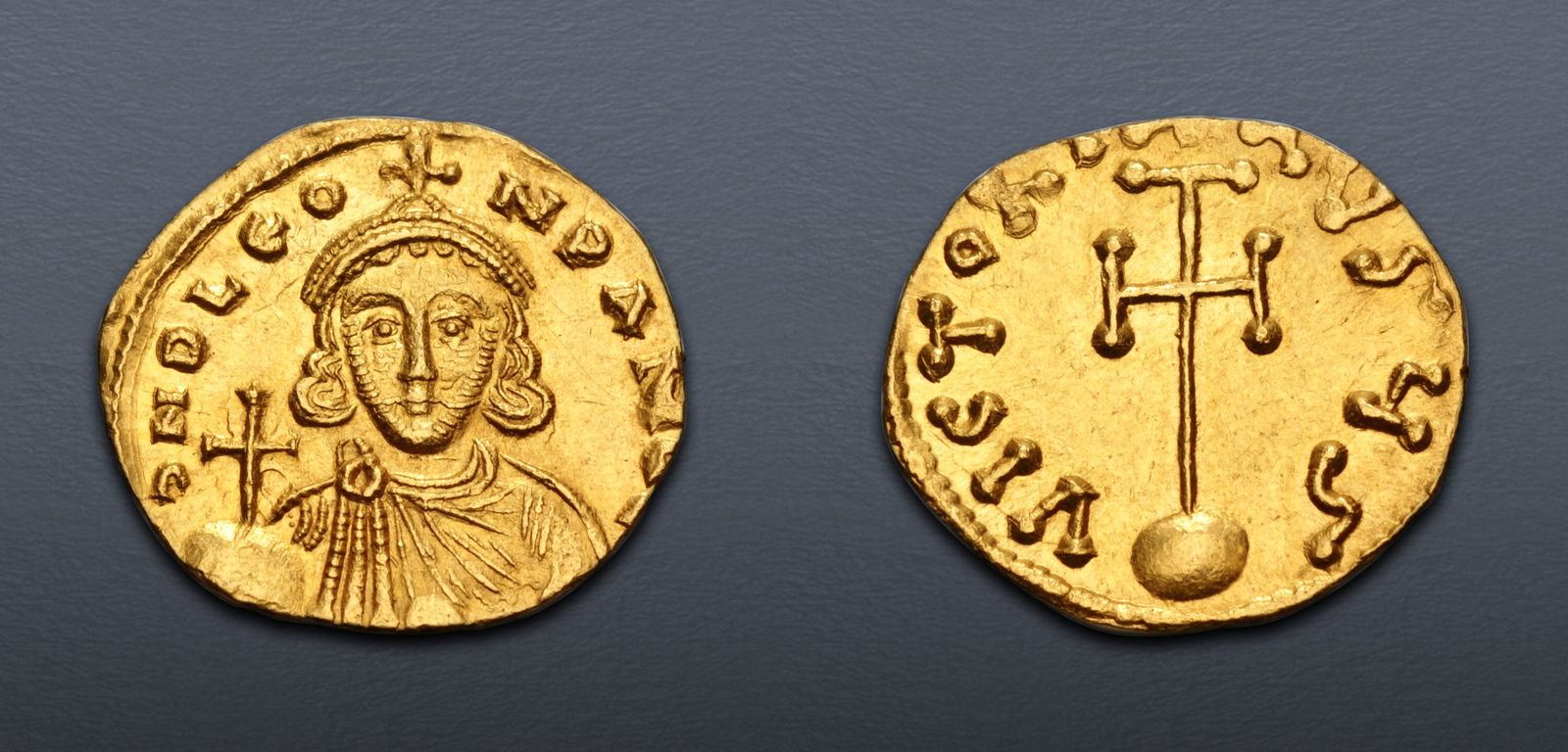 Leo III the "Isaurian". 717-741. AV Semissis (17mm, 2.16 g, 6h ...