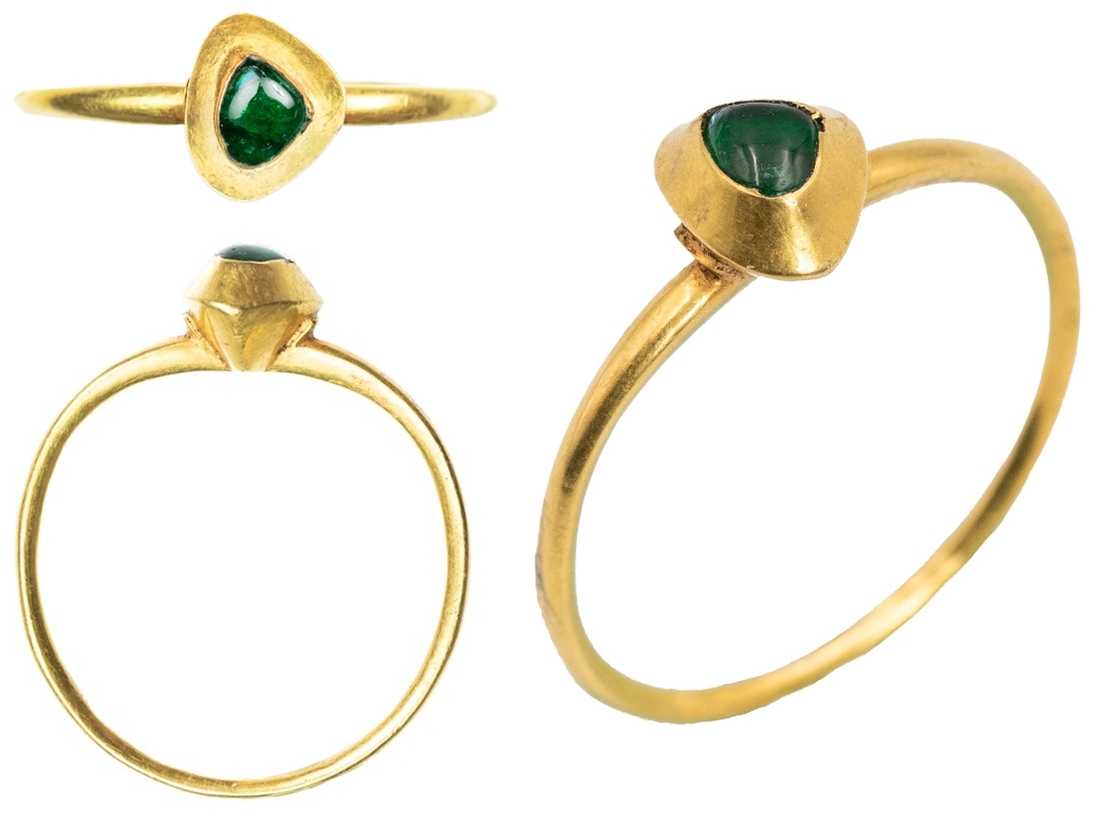 Medieval Emerald and Gold Ring (c. 1300-1400), gold finger-ring with ...