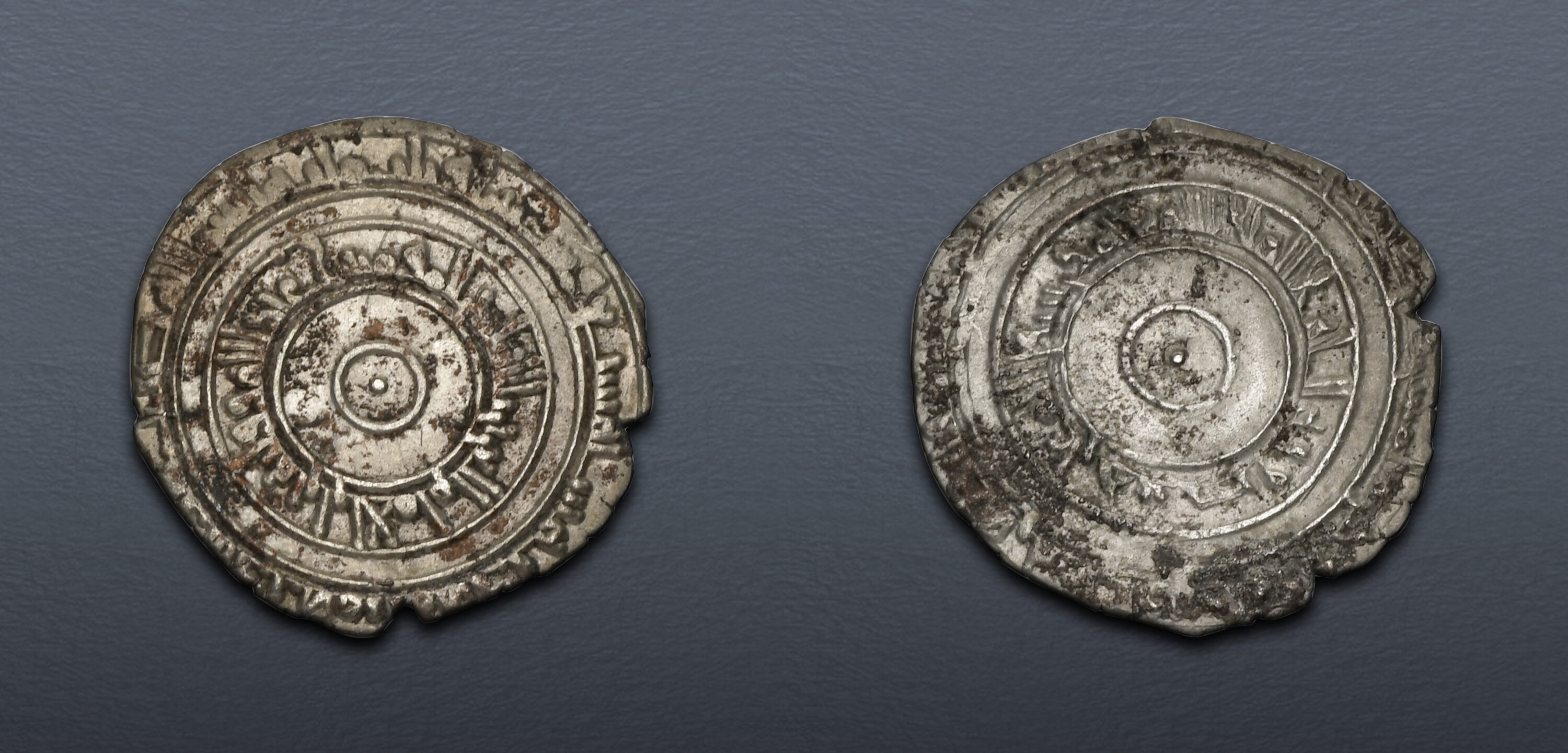 Fatimids. al-‘Aziz billah. AH 365-386 / AD 975-996. AR Half-Dirham (19.3mm, 1.25 g). Al-Mahdiya ...