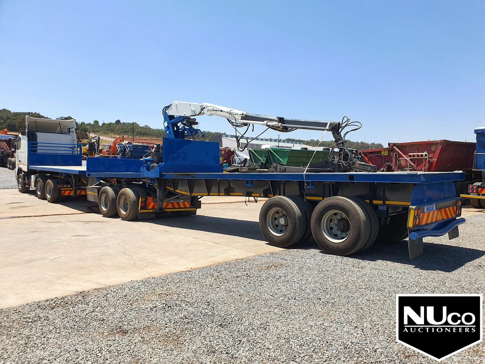 SA TRUCK BODIES FLATDECK LINK TRAILER WITH BRICK GRAB CRANE | NUco ...